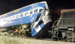 12 School Children Injured, School Van Hits Train - Daily Parliament Times