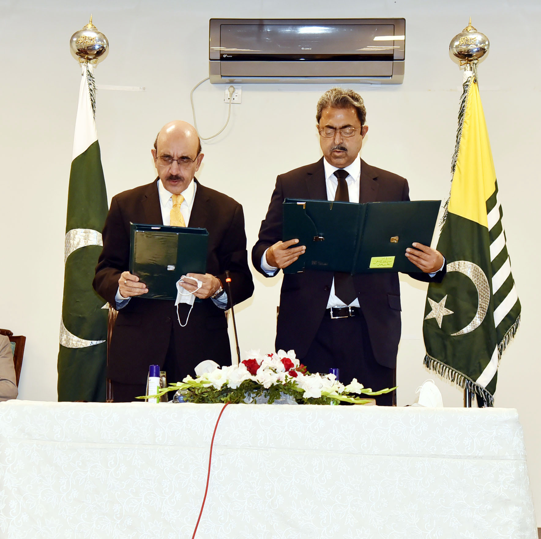 Justice Kayani Takes Oath As Acting AJK HC Chief Justice - Daily ...