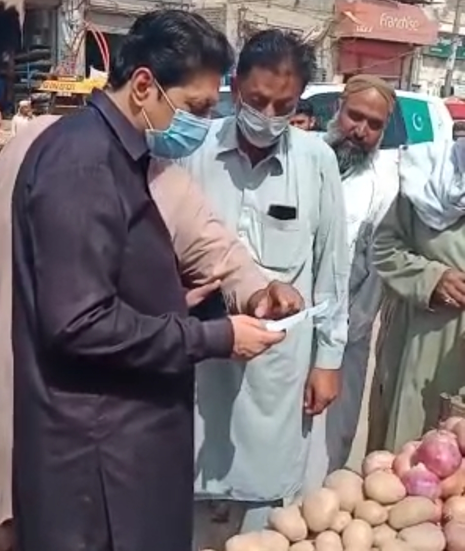 DC Munawar Ali Mithani Committed To Better Facilitate People - Daily ...