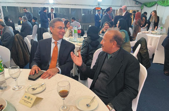 Top Pakistani Academicians Arrive In London To Attend Pak-UK EG Program ...